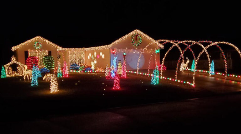 Fort Wayne’s “Crazy Christmas Houses” – The Waynedale News